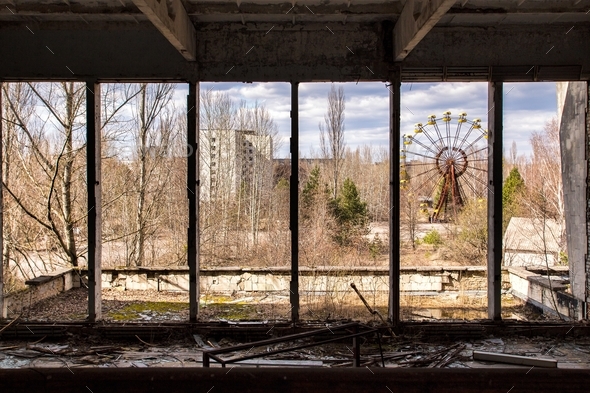 View towards ferries wheel in Chernobyl, Pripyat, Ukraine Stock Photo ...