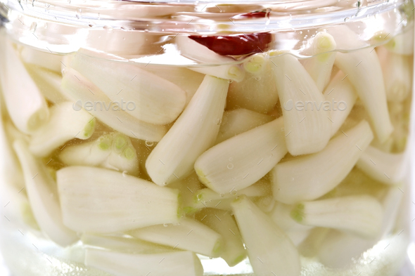 How to make rakkyo (Japanese scallion bulb pickles ), a garnish of ...