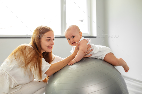 Stability ball exercises for neurodevelopment of baby. Low muscle ball ...