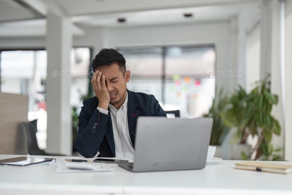 Tired exhausted business man office worker sitting at his desk tired of ...