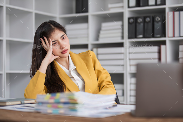 asian business woman thinking solving problem at work, worried serious ...