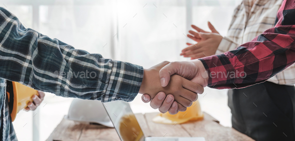 Hand in hand between project contractors and customers due to ...