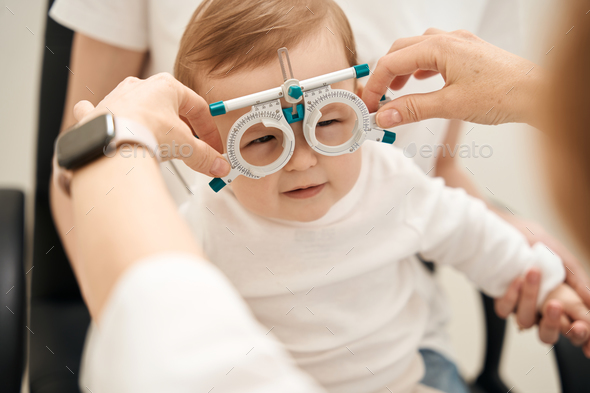 Pediatric eye doctor preparing child for visual acuity test Stock Photo ...
