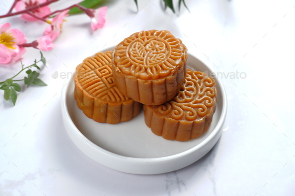 Mooncake, Moon cake (yue bing }-Chinese traditional pastry with tea ...