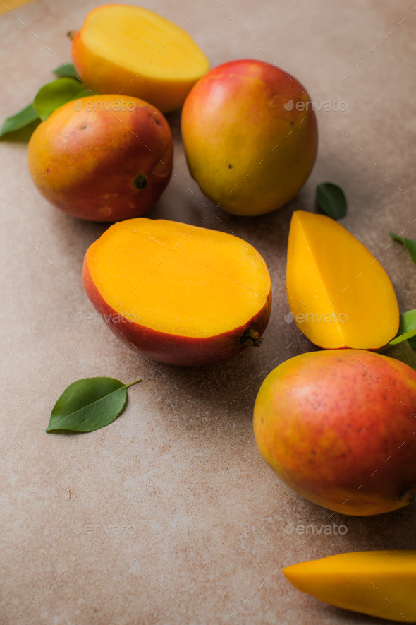 Mango background design concept. Top view of fresh mango fruit pattern ...