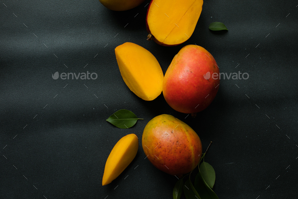 Mango background design concept. Top view of fresh mango fruit pattern ...