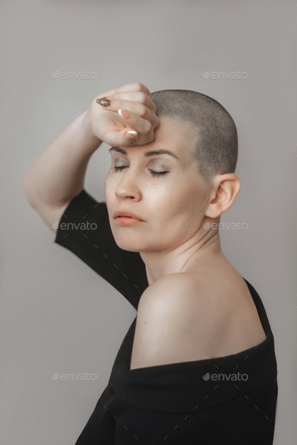 Young slim woman after chemotherapy without hair on her head Stock ...