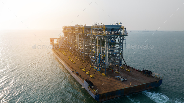 Tender Drilling Oil Rig on Barge Ship transportation Rid to Oil Rig in ...