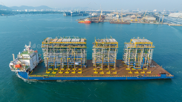 Tender Drilling Oil Rig on Barge Ship transportation Rid to Oil Rig in ...