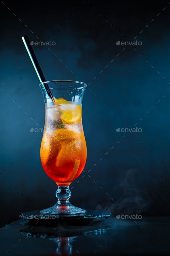 Glass of sparkling Aperol Spritz on a dark isolated background Stock ...