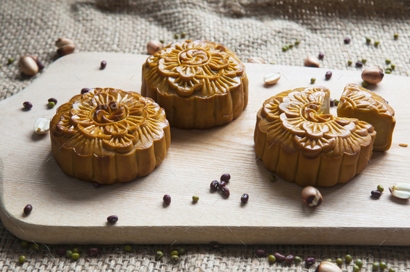 Traditional moon cakes to celebrate mid autumn festival Stock Photo by ...