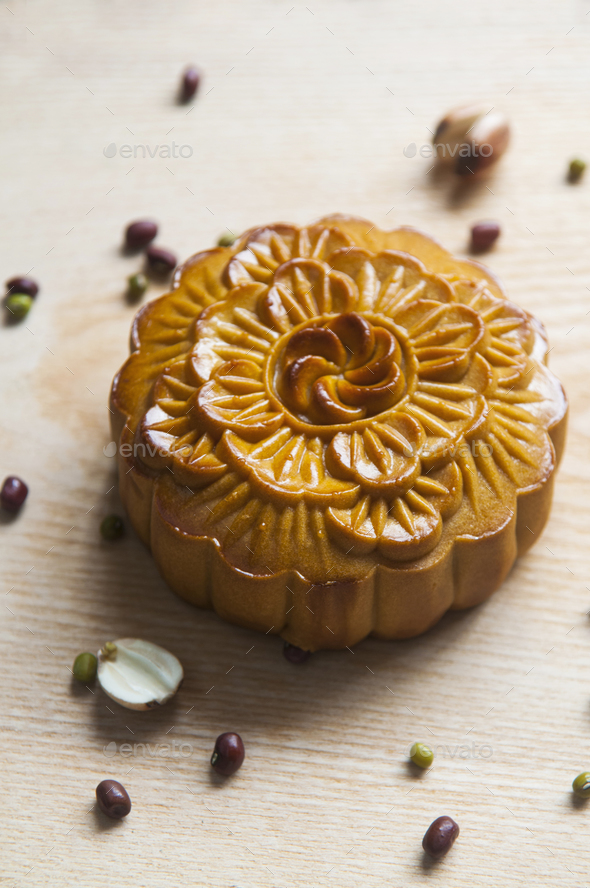 Traditional moon cakes to celebrate mid autumn festival Stock Photo by ...