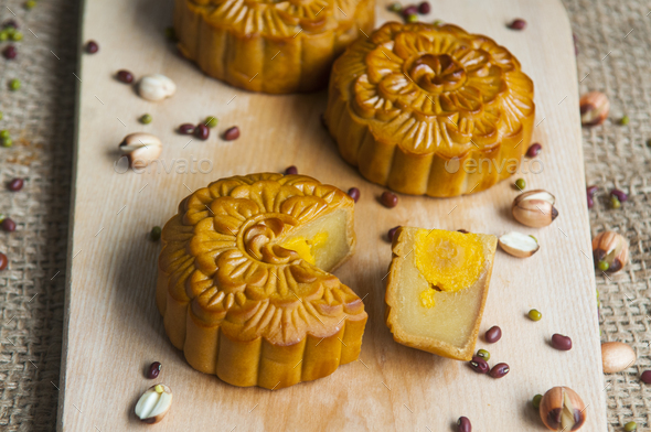 Traditional moon cakes to celebrate mid autumn festival Stock Photo by ...