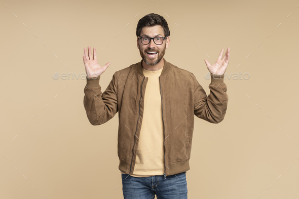 Emotional handsome bearded man screaming, rejoicing and feeling ...