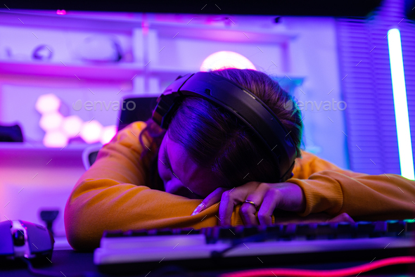 Professional gamers' prolonged practice leads to pain, fatigue, office ...