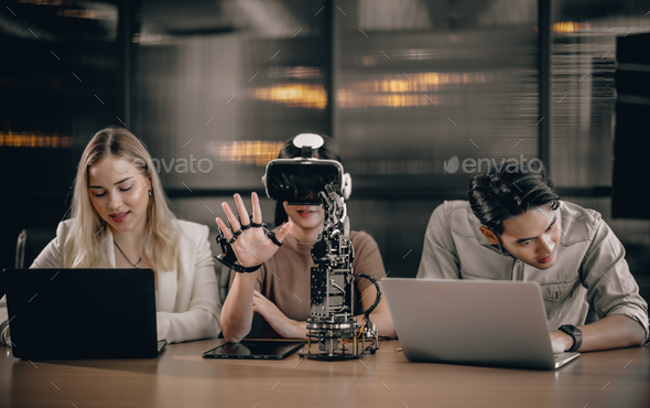 College students aid research, using VR goggles for immersive learning ...