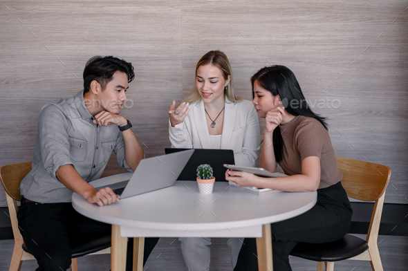 Post-class, college students collaborate, and exchange ideas in tech ...