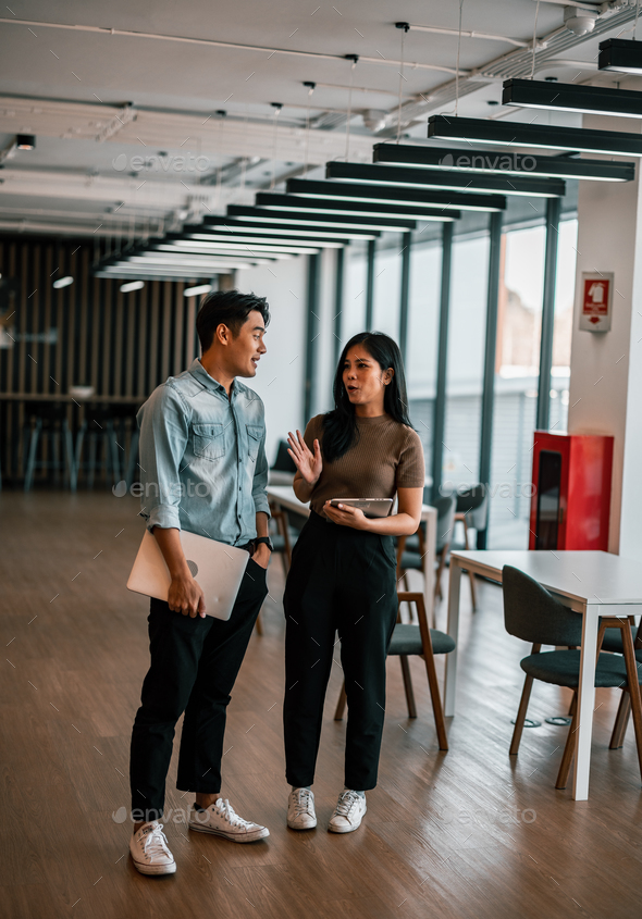 Post-class, students collaborate in tech-friendly, open library spaces ...