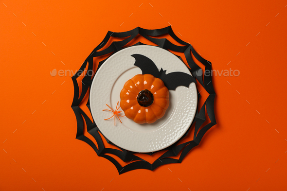 Table setting for Halloween, decorations with spiders and pumpkins ...