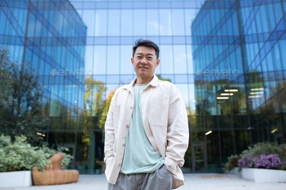 Portrait of a young Asian male businessman, programmer, freelancer ...