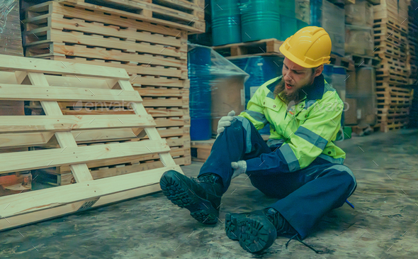 A wood factory worker's muscle injury from lifting heavy workpieces ...