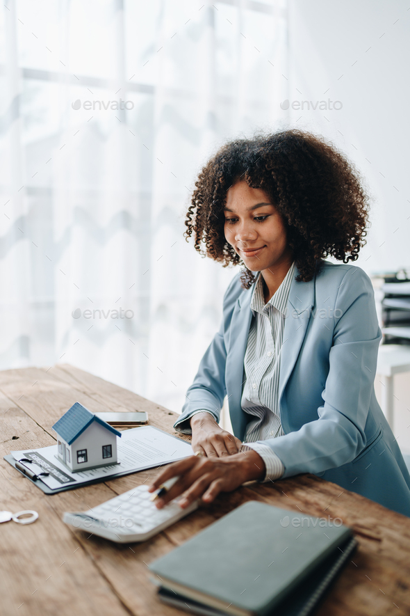 Real estate agent, African American businesswoman Africans use ...
