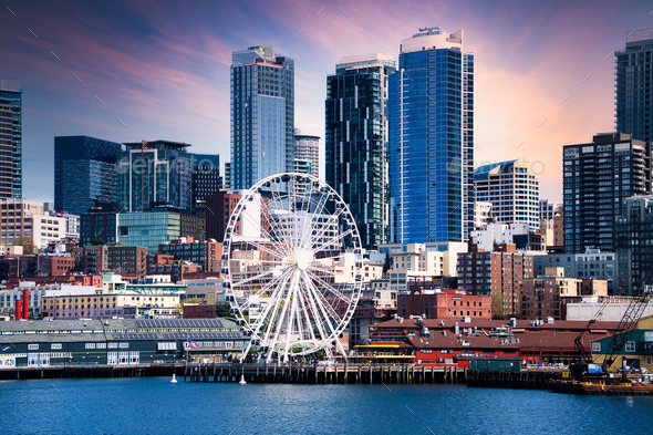 Scenic view of the Downtown Seattle skyline and the great wheel in ...