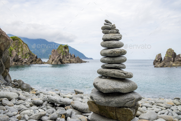 Pebble tower balance harmony stones over the stone beach Stock Photo by ...