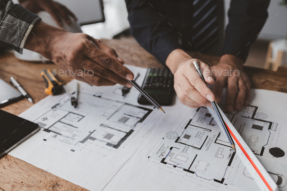 Planning meeting to edit the plans together between architects and ...