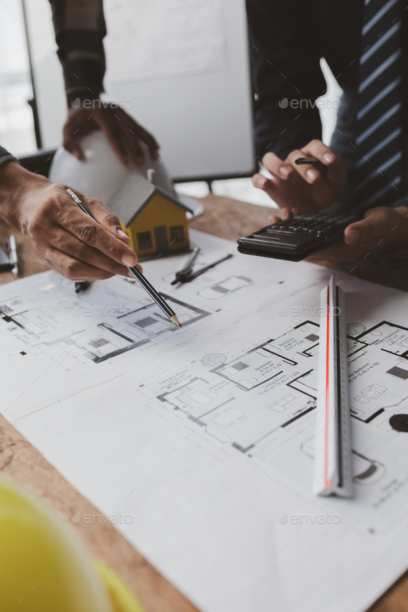 Planning meeting to edit the plans together between architects and ...