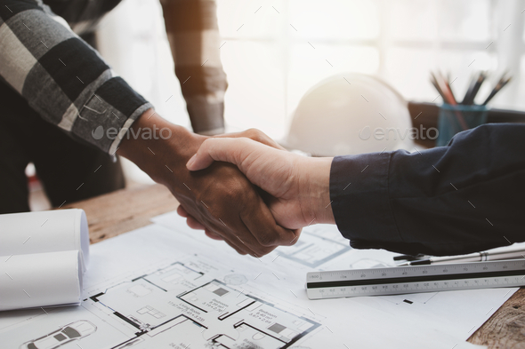 Planning meeting to edit the plans together between architects and ...