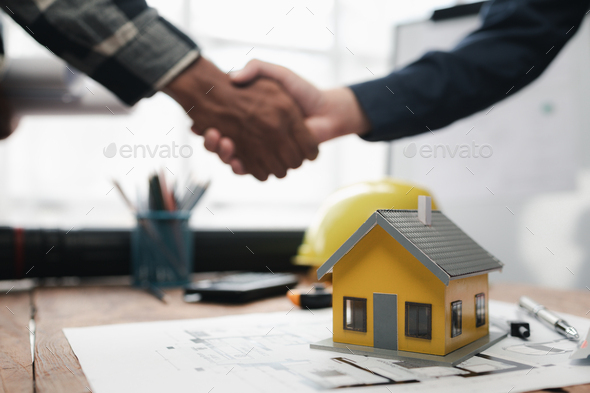 Planning meeting to edit the plans together between architects and ...