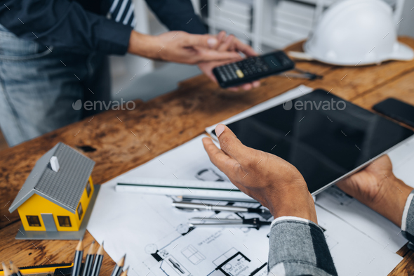 Architects and engineers jointly design and build houses, edit plans ...