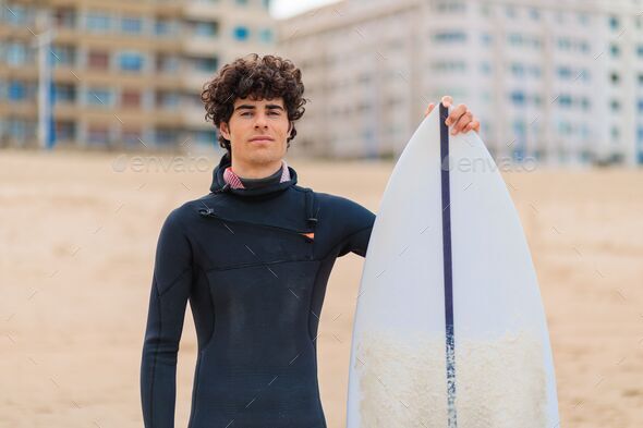 Caucasian male surfer getting ready to go surfing in the ocean Stock ...