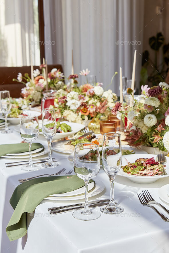 Restaurant autumn aesthetic table setting, flowers arrangement under ...