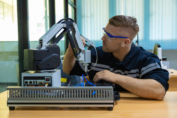 Robot engineers invent robots of the future that can replace humans ... Robot engineers invent robots of the future that can replace humans ...