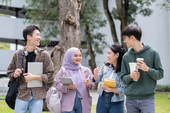 Student friendship concept with multiracial diverse classmate friend ...