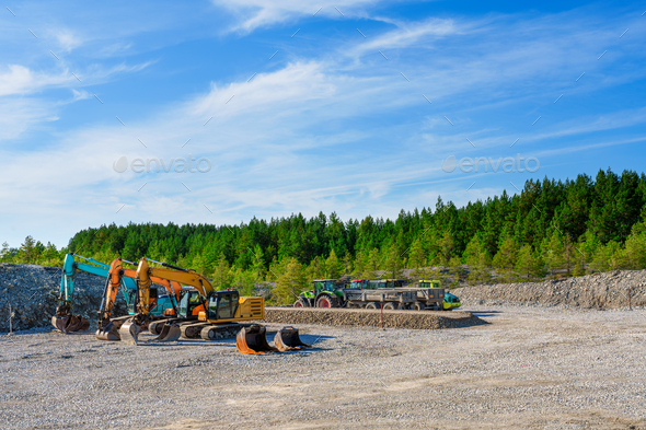 Heavy Construction Equipment, Tractors, Excavators, and Bulldozers ...
