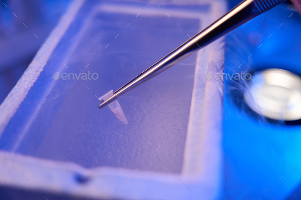 Preparation of cryogenic tube filled with cell samples for ...