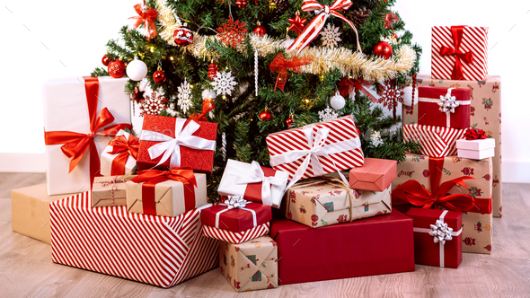 Beautiful wrapped gift boxes under a Christmas decoration tree home ...