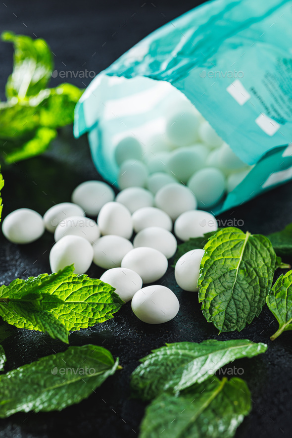 Mint candies. Menthol bonbons and mint leaves on black table. Stock ...