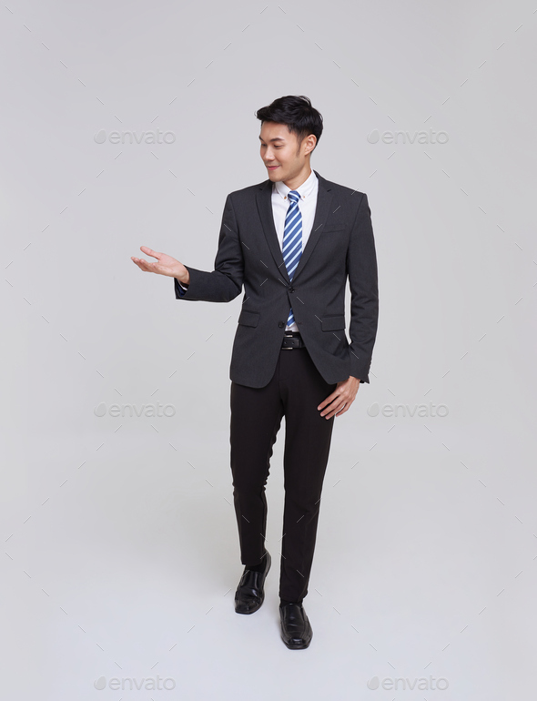 Handsome and friendly face asian businessman smile in formal suit on ...