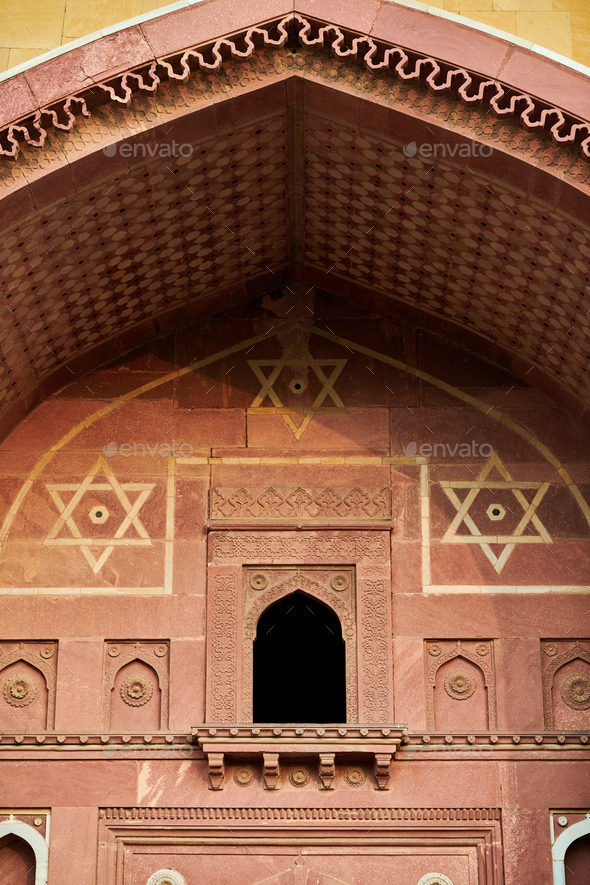 Decorative buildings and walls inside of Agra red fort in India ...
