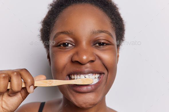 Close up shot of dark skinned African woman with short curly hair ...
