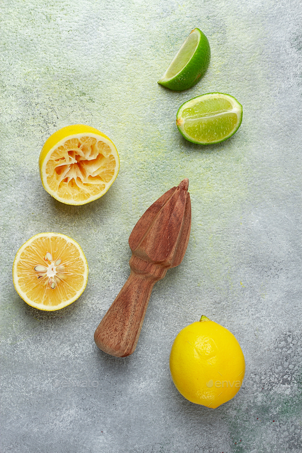 Wooden citrus reamer, manual lemon juicer, made of acacia wood, with ...