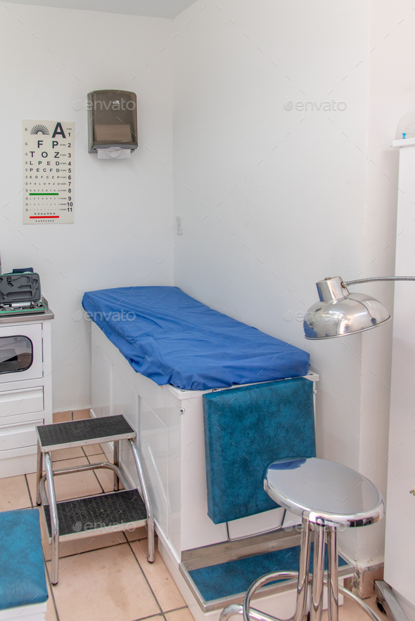 04/20/2021 Mexico City simple doctor's office with auscultation bed ...
