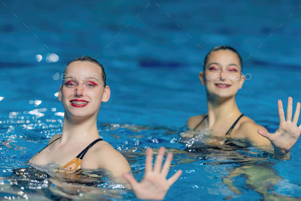 Performance of a female synchronized swimming duo, their fluid ...