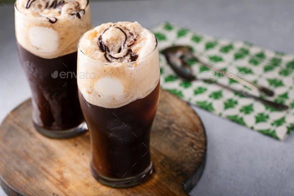 Dark stout beer ice cream float, dessert idea for St Patricks day Stock ...