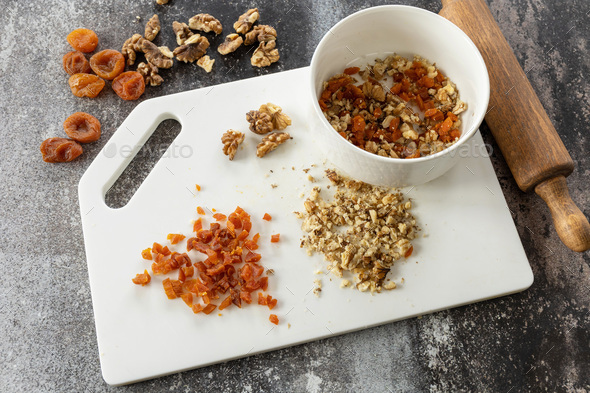 Cooking sweet italian Easter bread rings from puff pastry, step by step ...