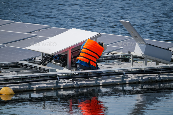 Floating solar photovoltaic panels at sustainable electrical power ...
